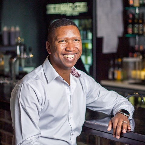 Denzel Swarts receives Wearing Memories Grant to further wine education ...