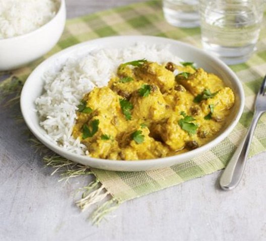 Light chicken korma served with Excelsior Chardonnay | wine.co.za